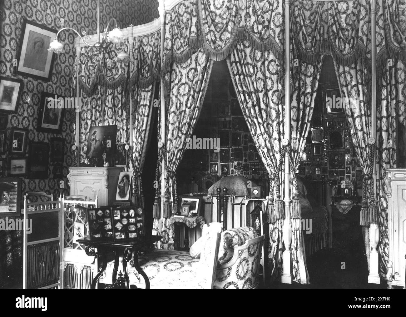 Alexander Palace - Imperial Bedroom Stock Photo - Alamy