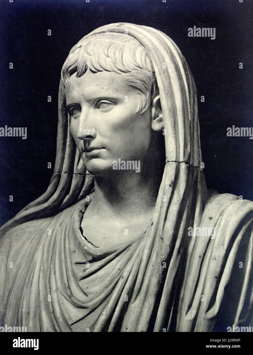Augustus as pontifex maximus Stock Photo - Alamy