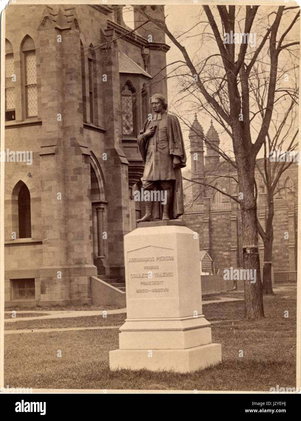 Yale Statue High Resolution Stock Photography and Images - Alamy