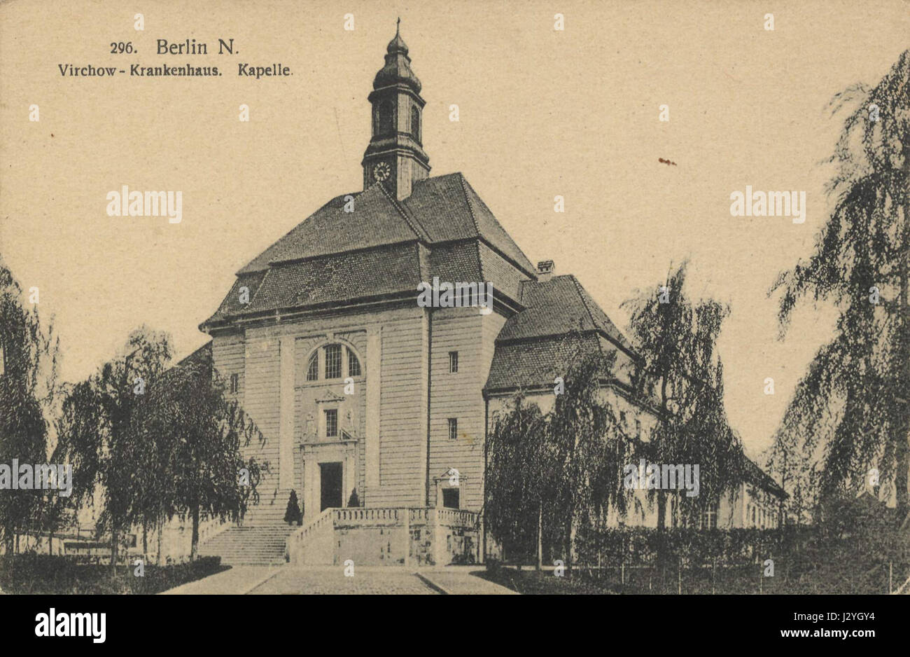 This postcard shows the Berlin-Wedding district, depicting its urban ...
