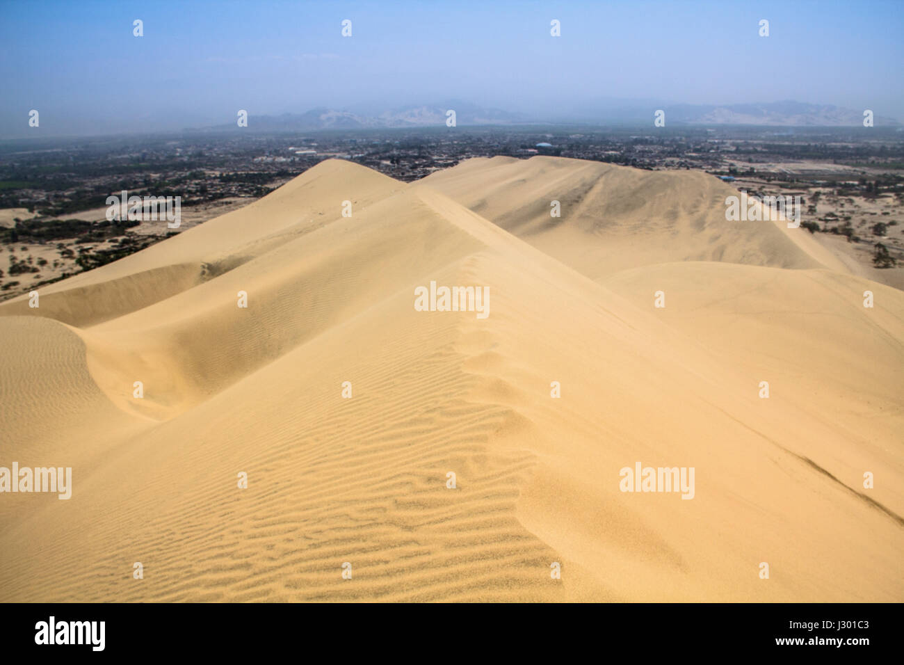 Peru sand desert huacachina Stock Photo - Alamy