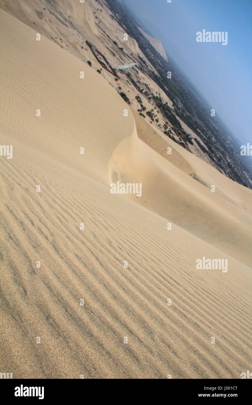 Peru sand desert huacachina Stock Photo - Alamy