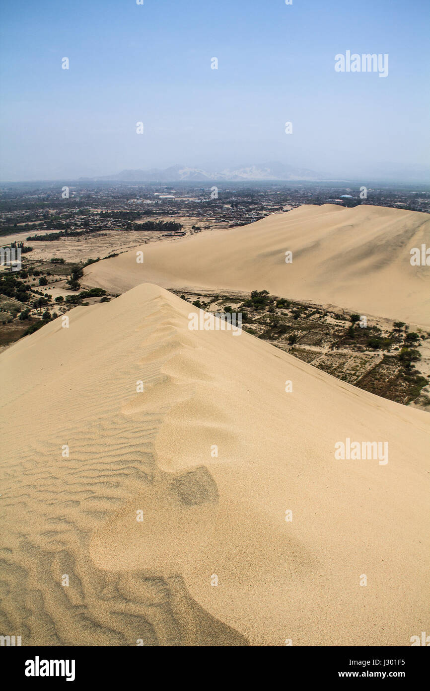 Peru sand desert huacachina Stock Photo - Alamy