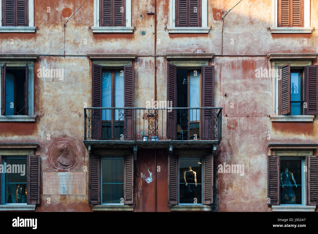 Old, rustic apartment building in Verona, Italy Stock Photo - Alamy