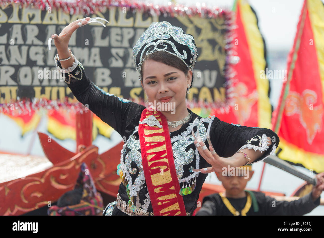 Bajau women hi-res stock photography and images - Alamy