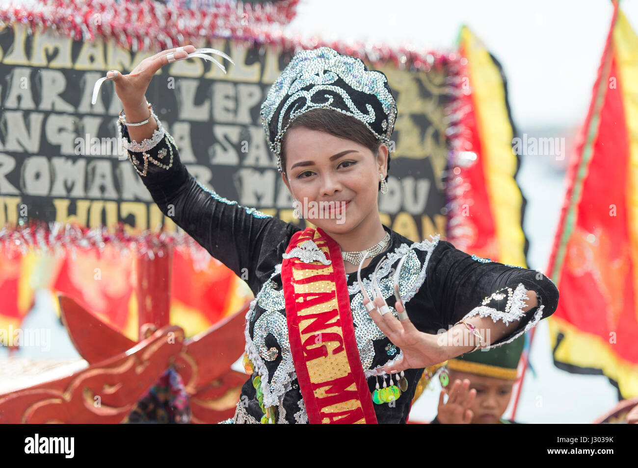 Bajau women hi-res stock photography and images - Alamy
