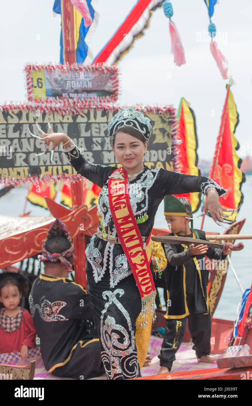 Bajau women hi-res stock photography and images - Alamy