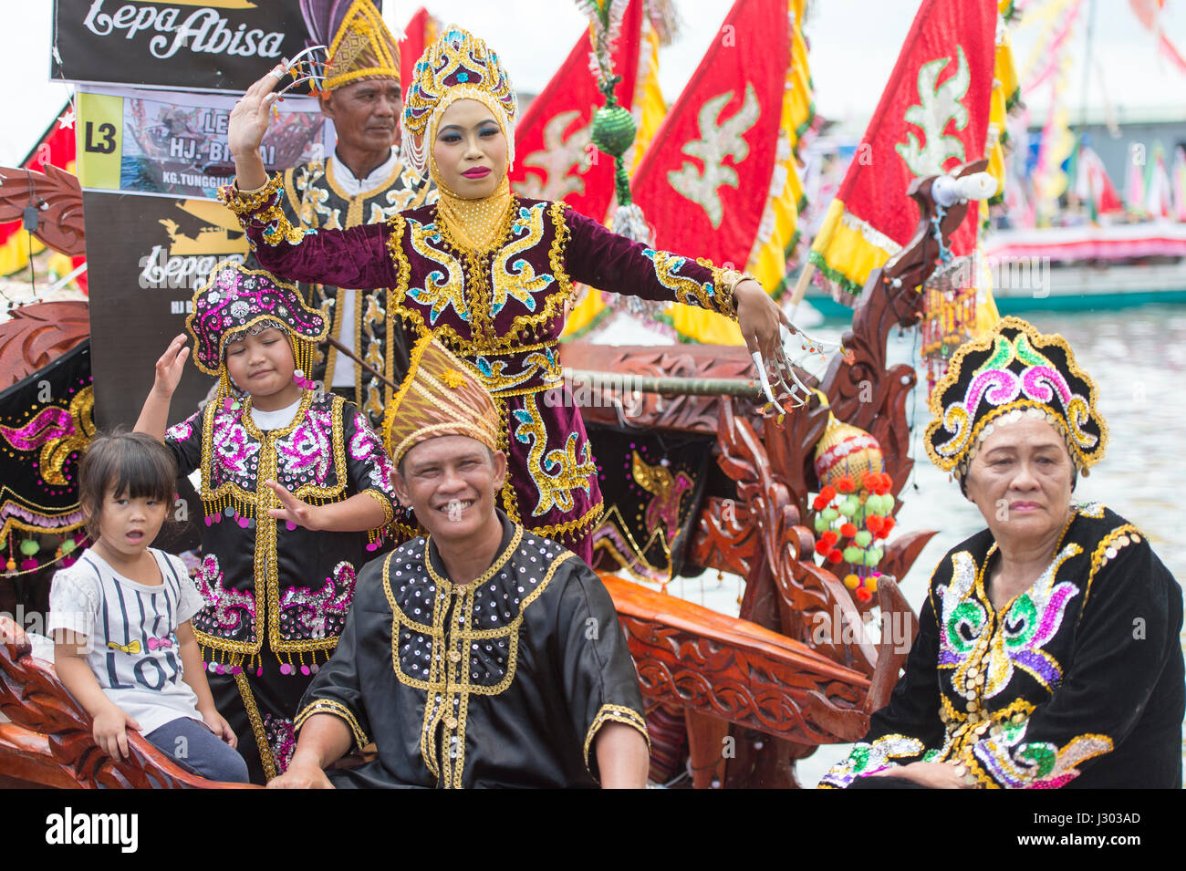 Bajau women hi-res stock photography and images - Alamy