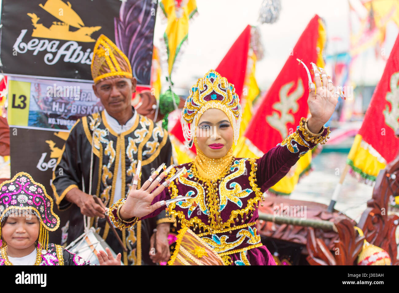 Unidentified young girl perform Traditional dance inside the Bajau's ...