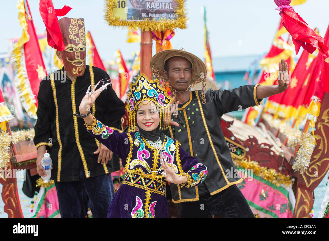 Bajau women hi-res stock photography and images - Alamy