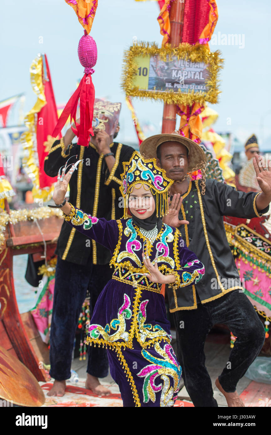 Bajau women hi-res stock photography and images - Alamy