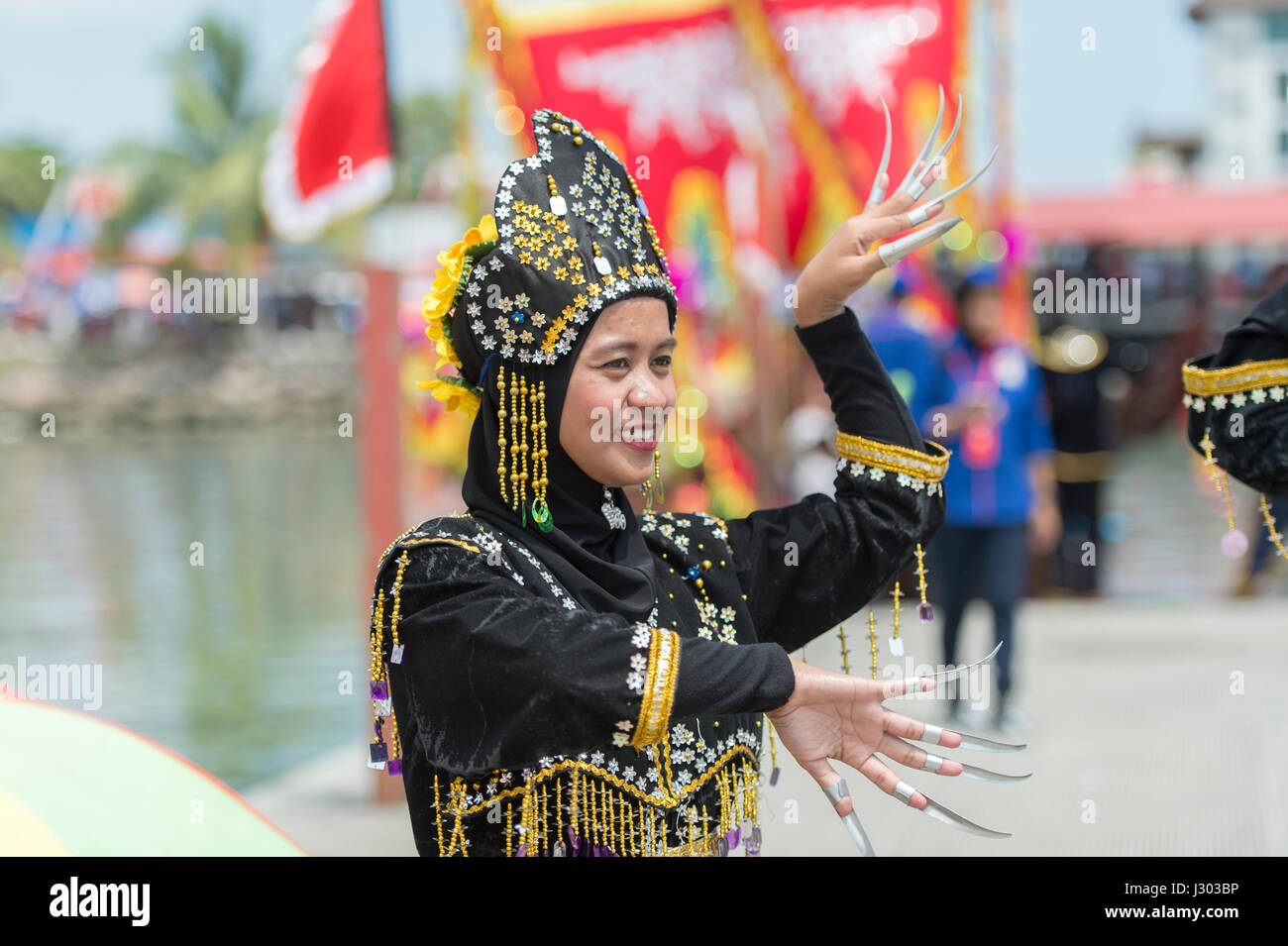 Bajau women hi-res stock photography and images - Alamy