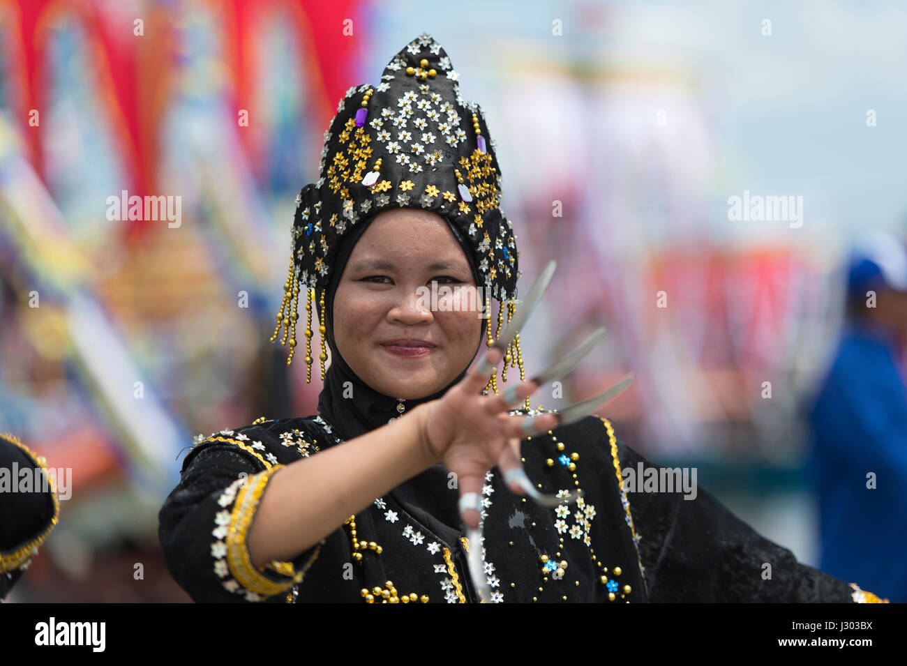 Bajau women hi-res stock photography and images - Alamy