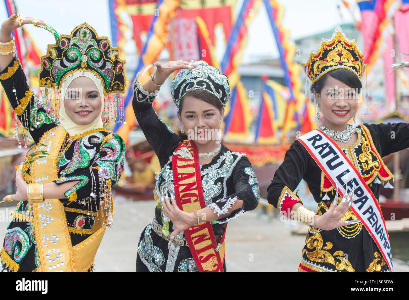 Bajau women hi-res stock photography and images - Alamy