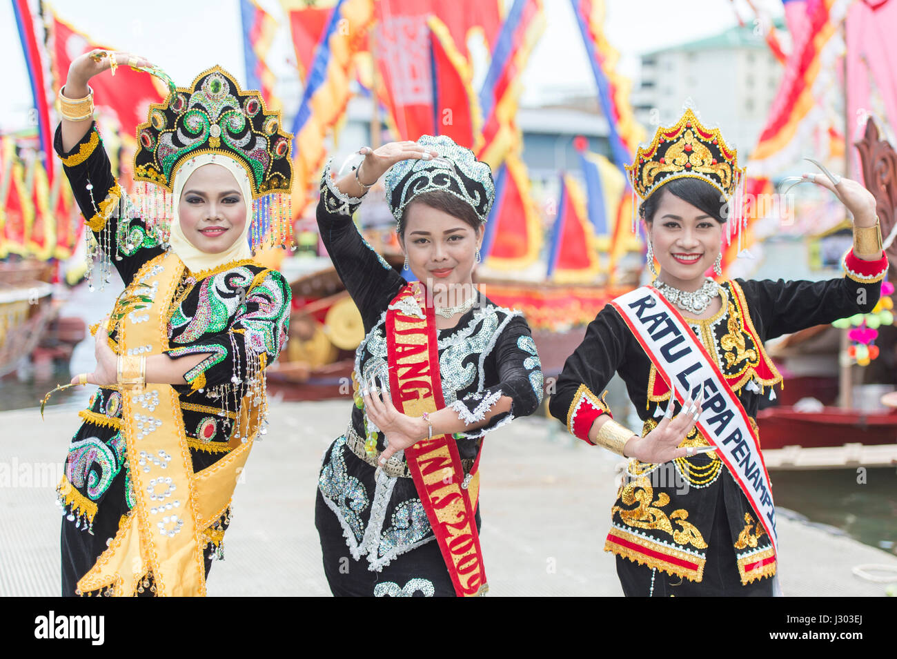 Unidentified young girl perform Traditional dance inside the Bajau's ...