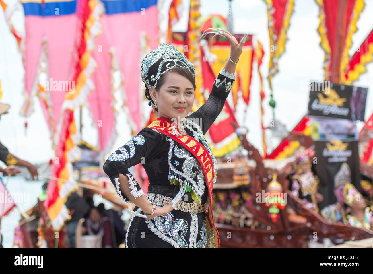 Bajau women hi-res stock photography and images - Alamy