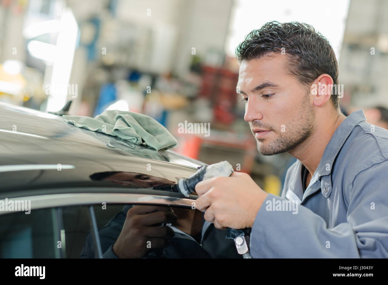 Male car mechanic wiping hi-res stock photography and images - Alamy
