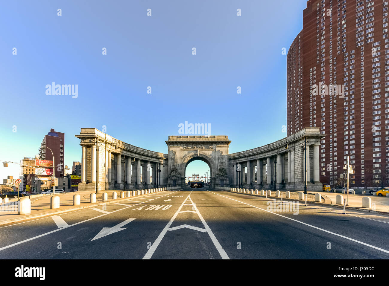 Manhattan bridge archway brooklyn new hi-res stock photography and ...