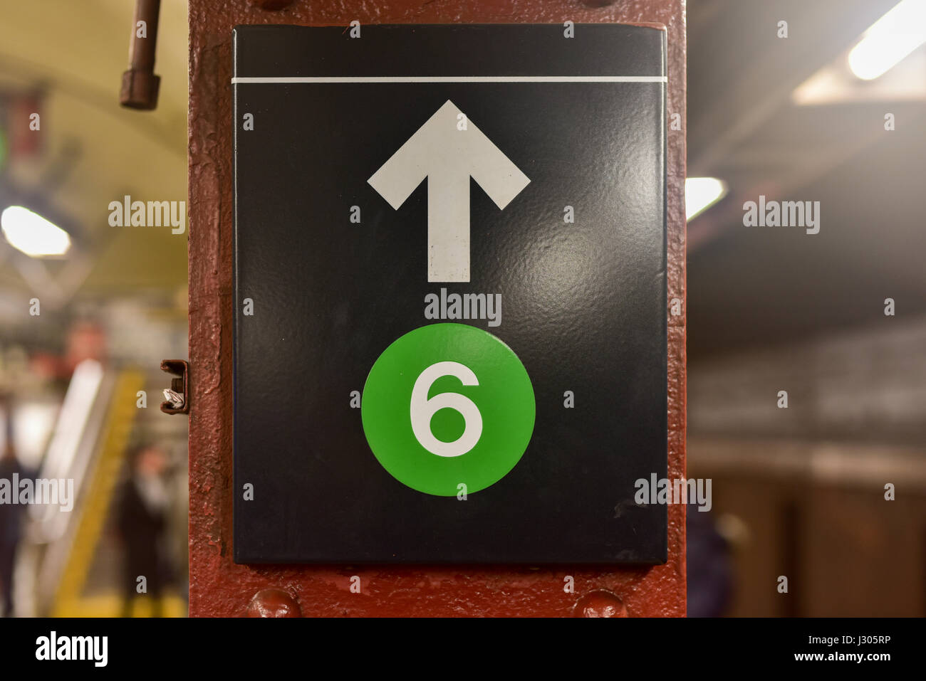 New york city subway third rail hi-res stock photography and images - Alamy