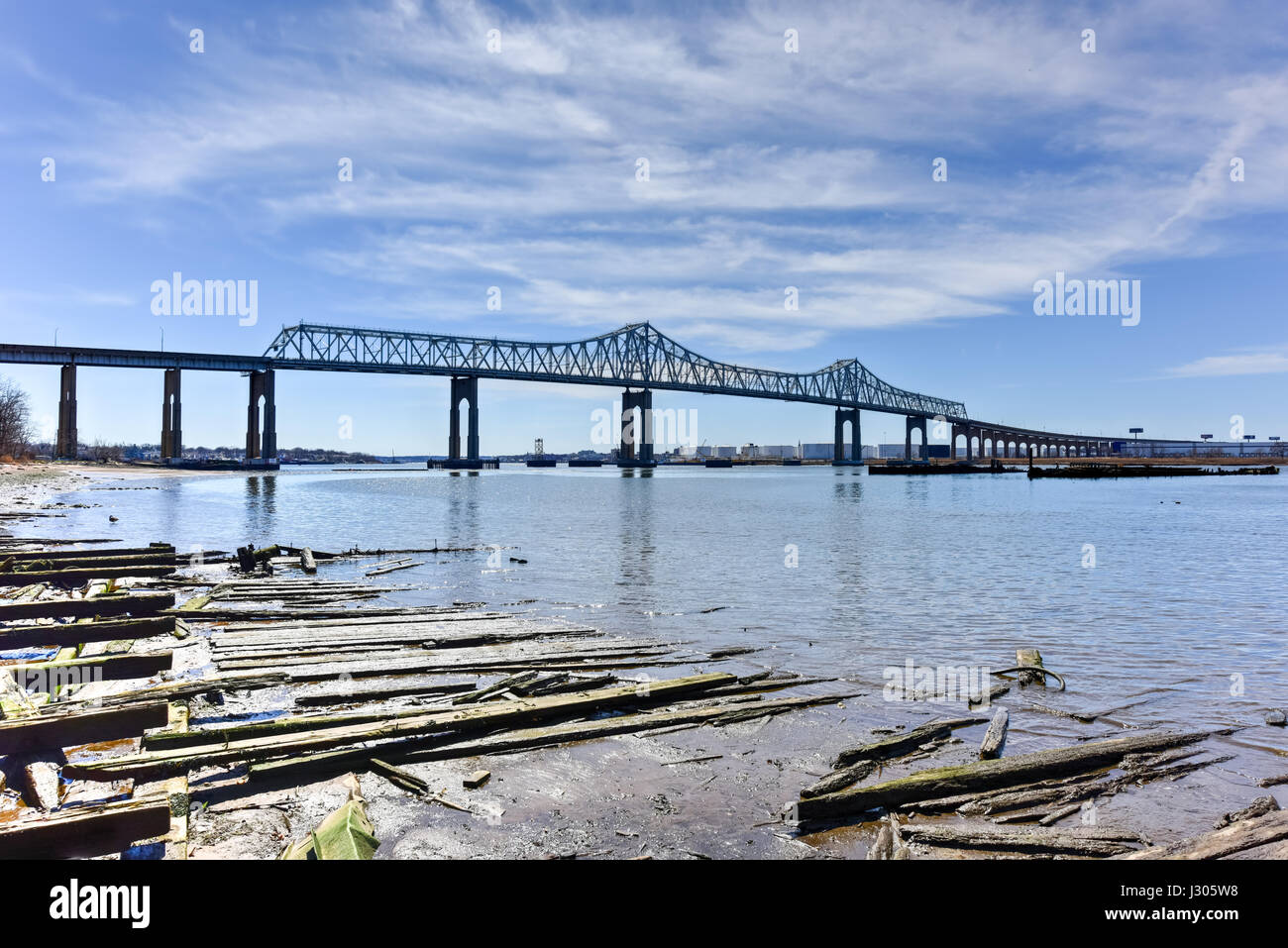 The Outerbridge Crossing is a cantilever bridge which spans the Arthur ...