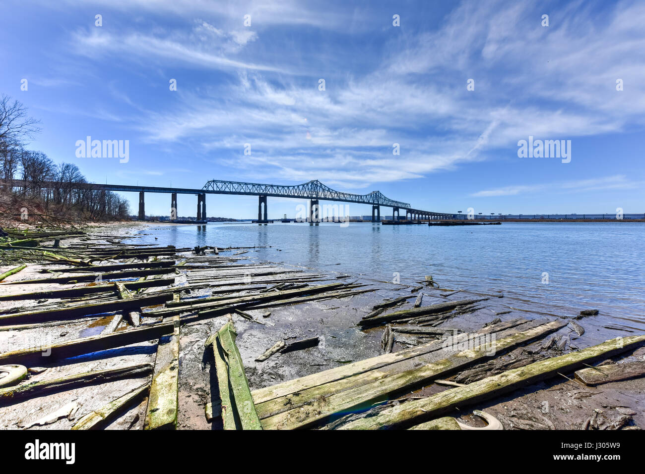 The Outerbridge Crossing is a cantilever bridge which spans the Arthur ...