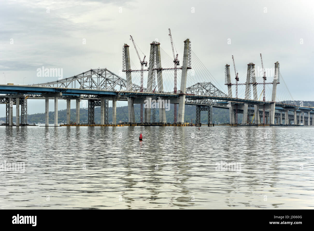 The new Tappan Zee bridge under construction across the Hudson River in ...