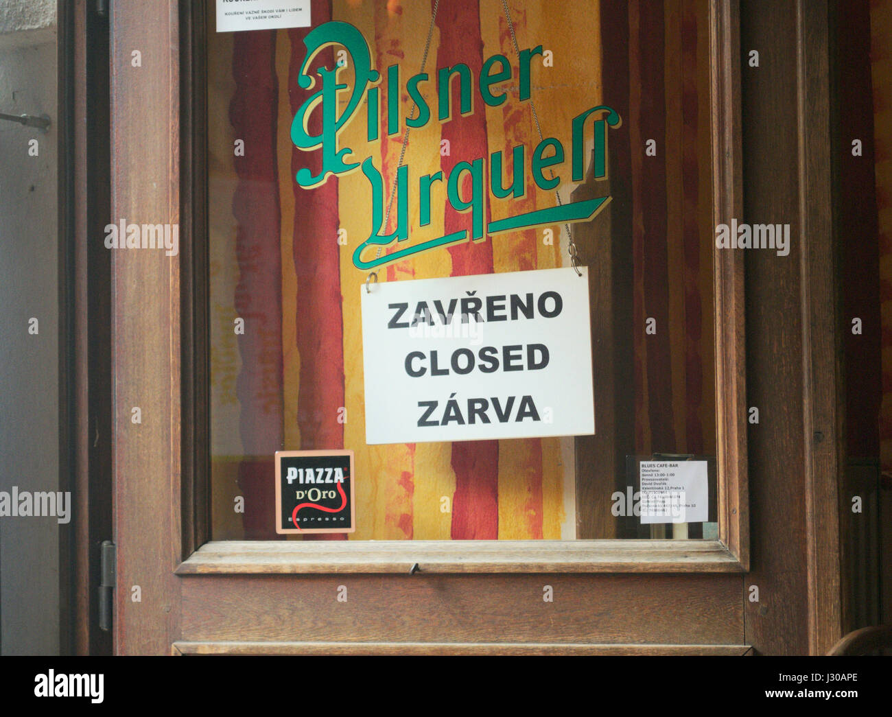 Pub closed sign hi-res stock photography and images - Alamy