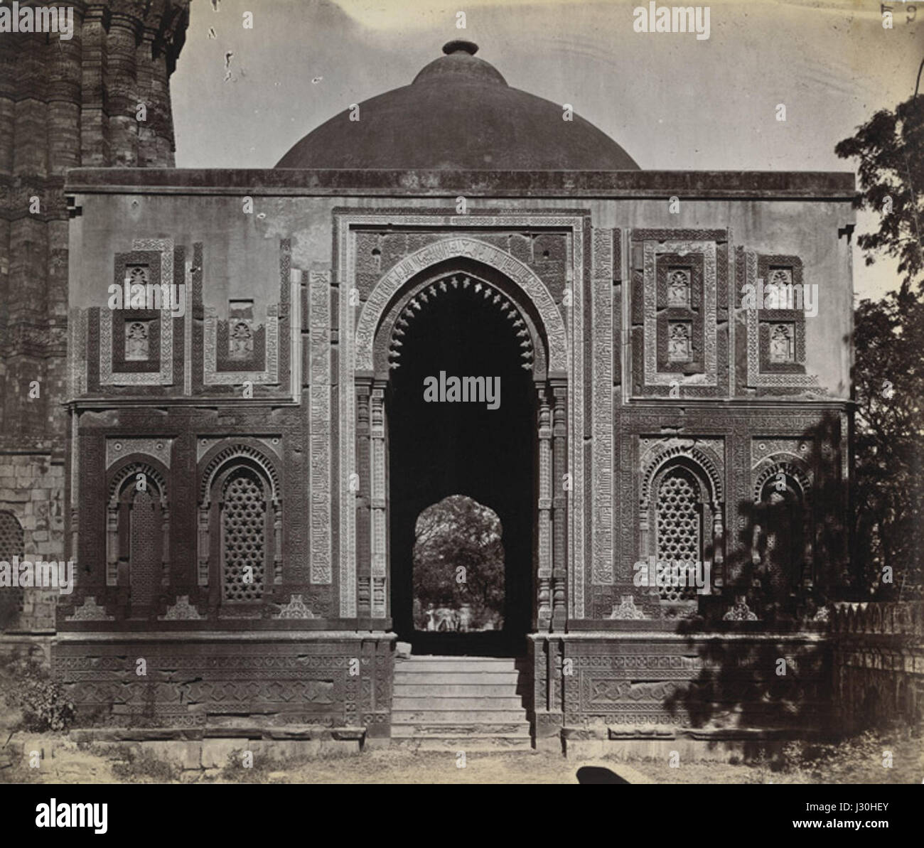 Alai Darwaza, an ancient view Stock Photo - Alamy