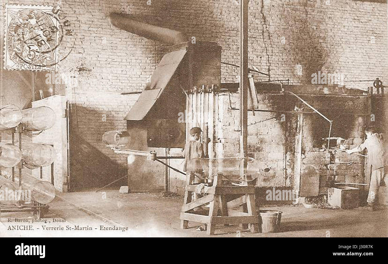Children work factories 19th century hi-res stock photography and ...