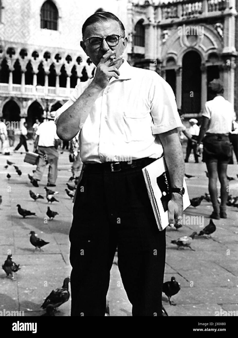 French existentialist philosopher hi-res stock photography and images ...