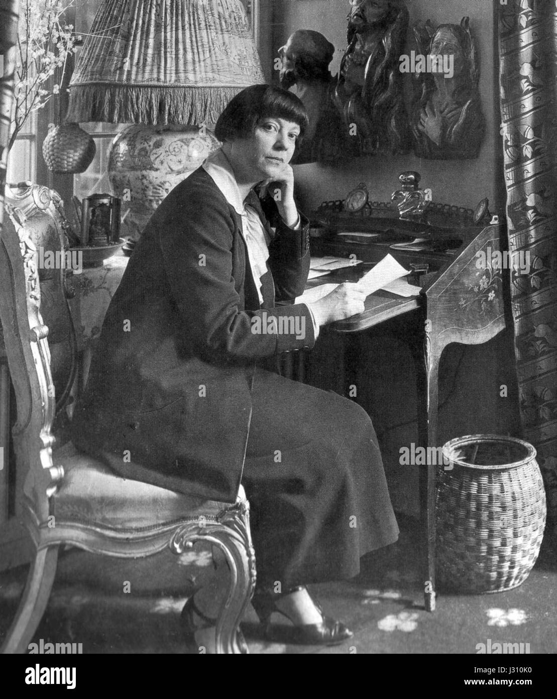 Asta Nielsen in ihrer Berliner Wohnung, 1925, Bildausschnitt Stock ...
