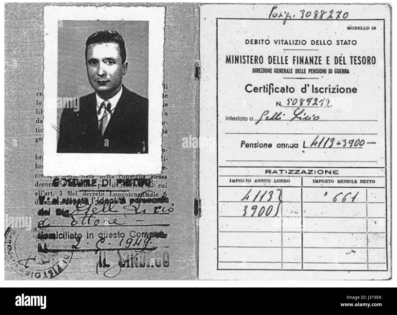 Licio Gelli libretto pensione Stock Photo - Alamy