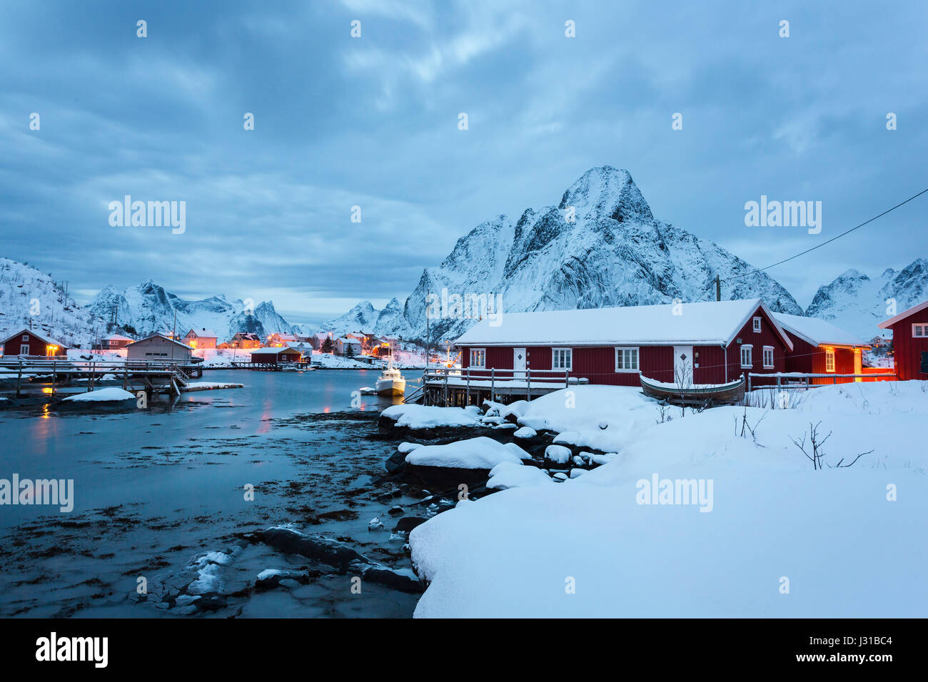 Winter landscape of the Reine fishing village in the Lofoten islands ...