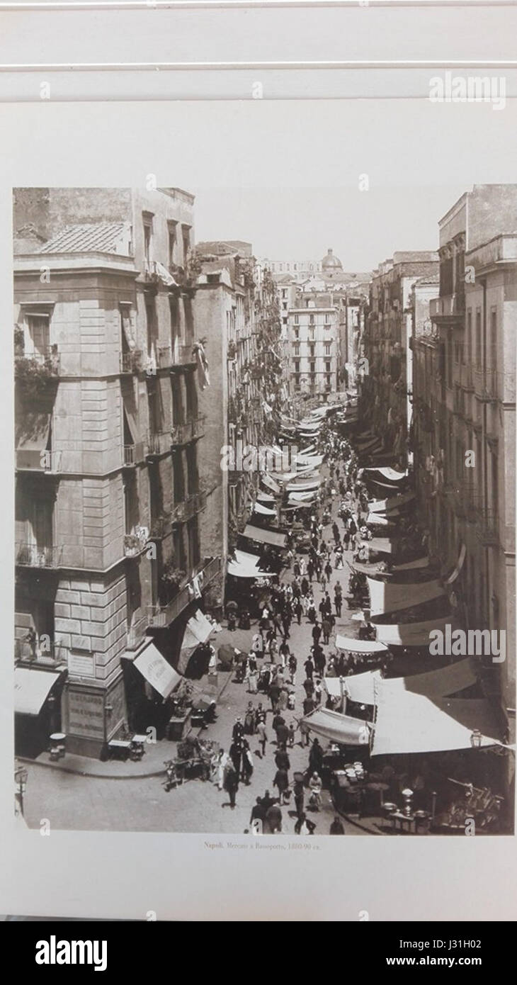 Napoli, Via Strada di Porto Stock Photo - Alamy