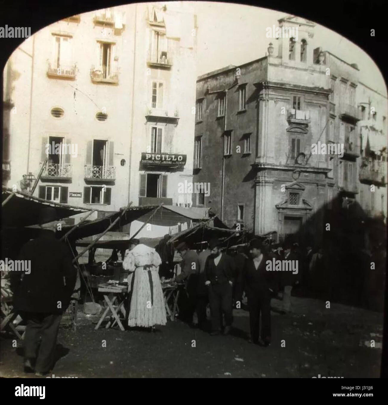 Strada di Porto 3 is a street in Naples, Italy, located in a ...
