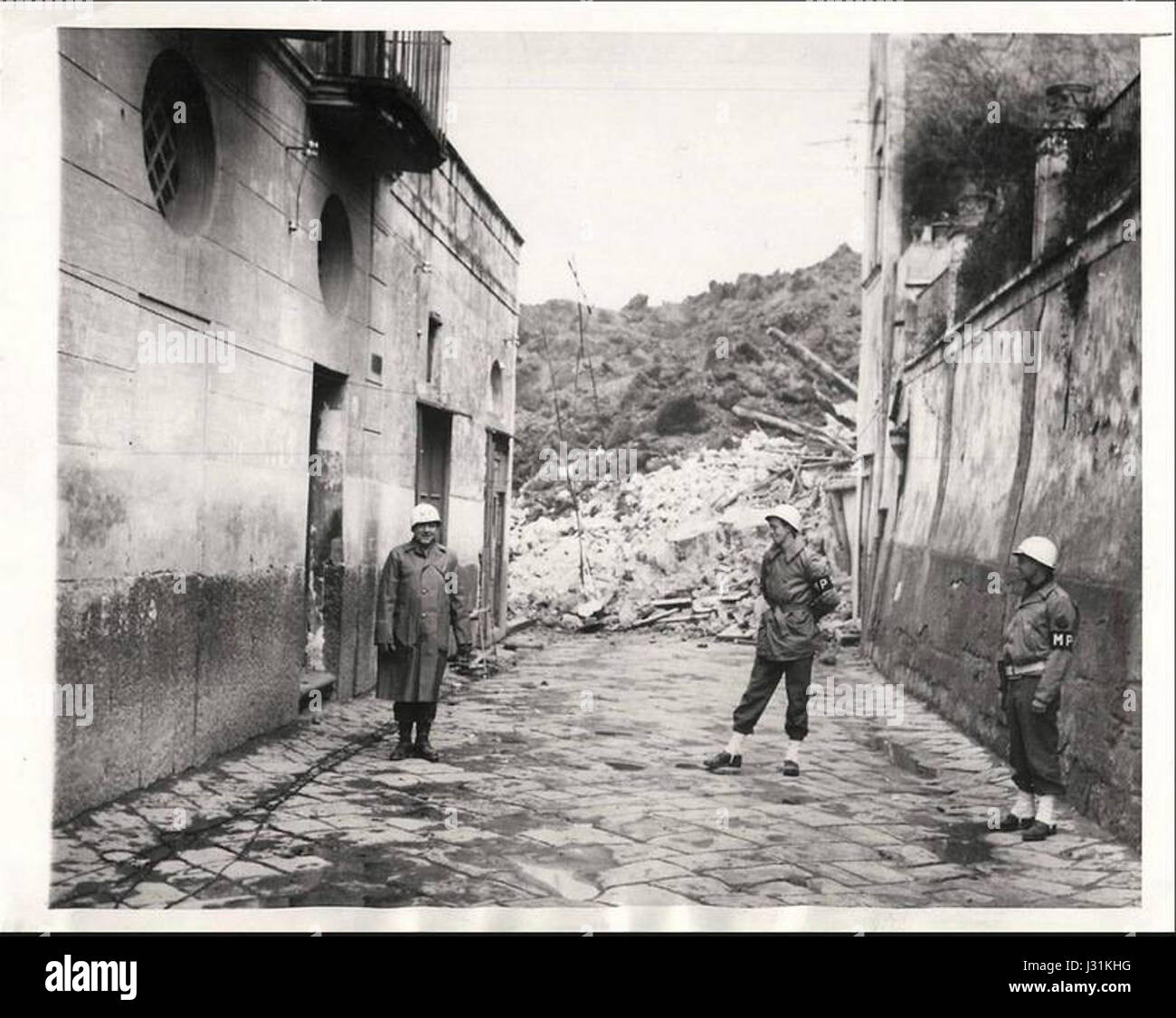 1940s mount vesuvius italy volcano hi-res stock photography and images ...
