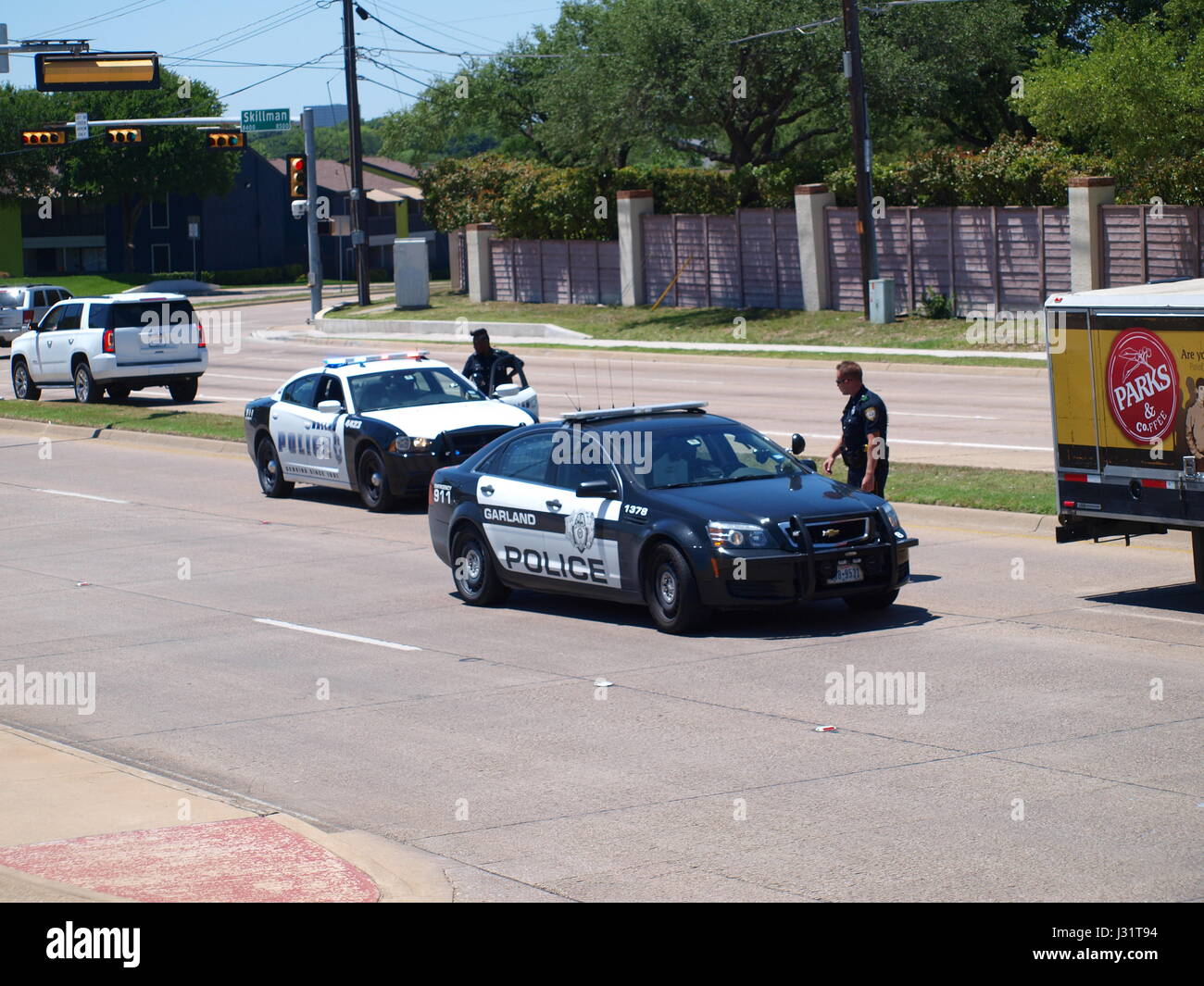 Car turning left intersection hi-res stock photography and images - Alamy