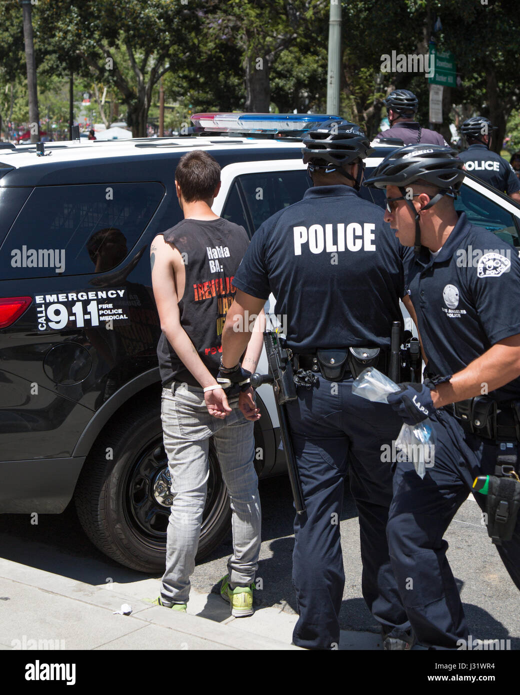 Los angeles police department officers hi-res stock photography and ...