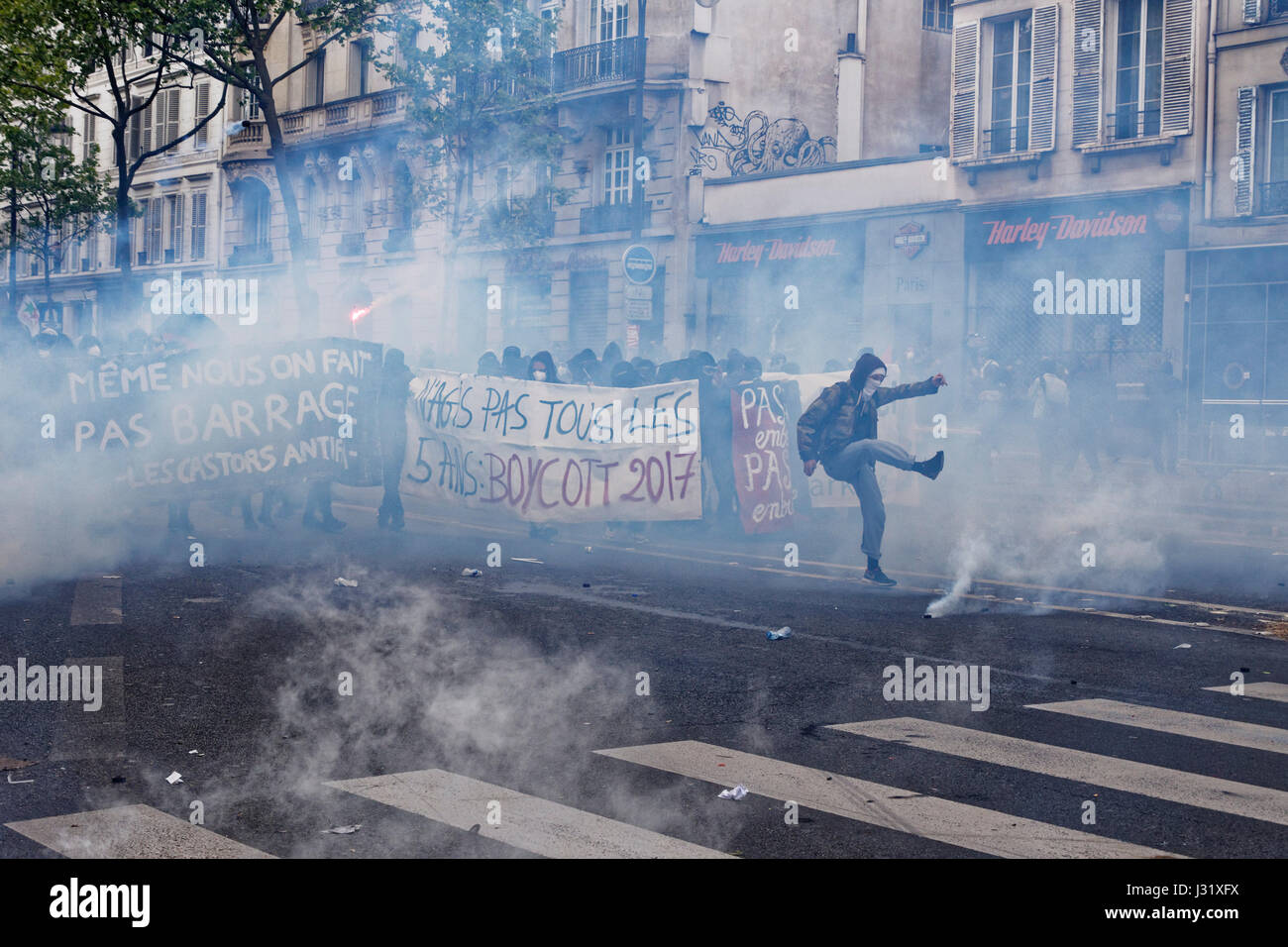 Paris, France. 1st May, 2017. The May Day demonstration in Paris, turns ...