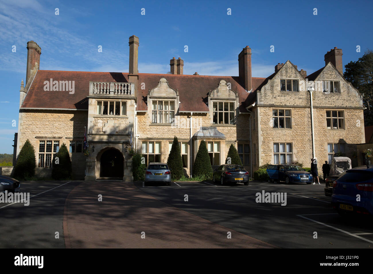 Rutland Water, UK. 2nd May, 2017. UK Weather. Blue skies over Rutland ...