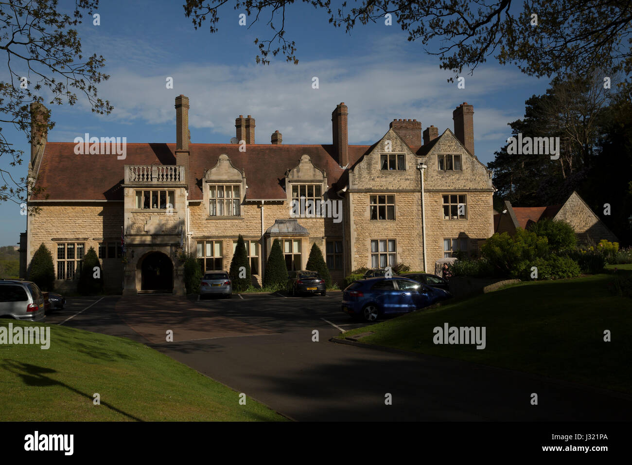 Rutland Water, UK. 2nd May, 2017. UK Weather. Blue skies over Rutland ...