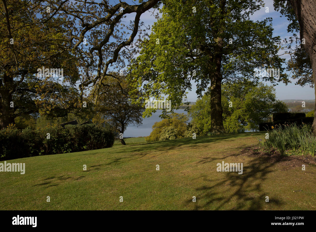 Rutland Water, UK. 2nd May, 2017. UK Weather. Blue skies over Rutland ...