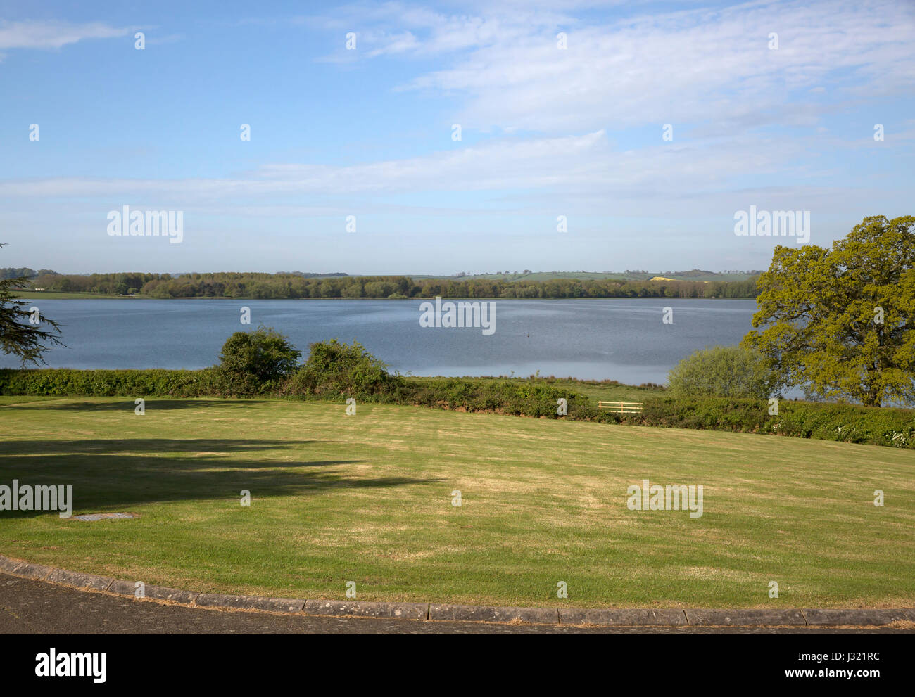 Rutland Water, UK. 2nd May, 2017. UK Weather. Blue skies over Rutland ...