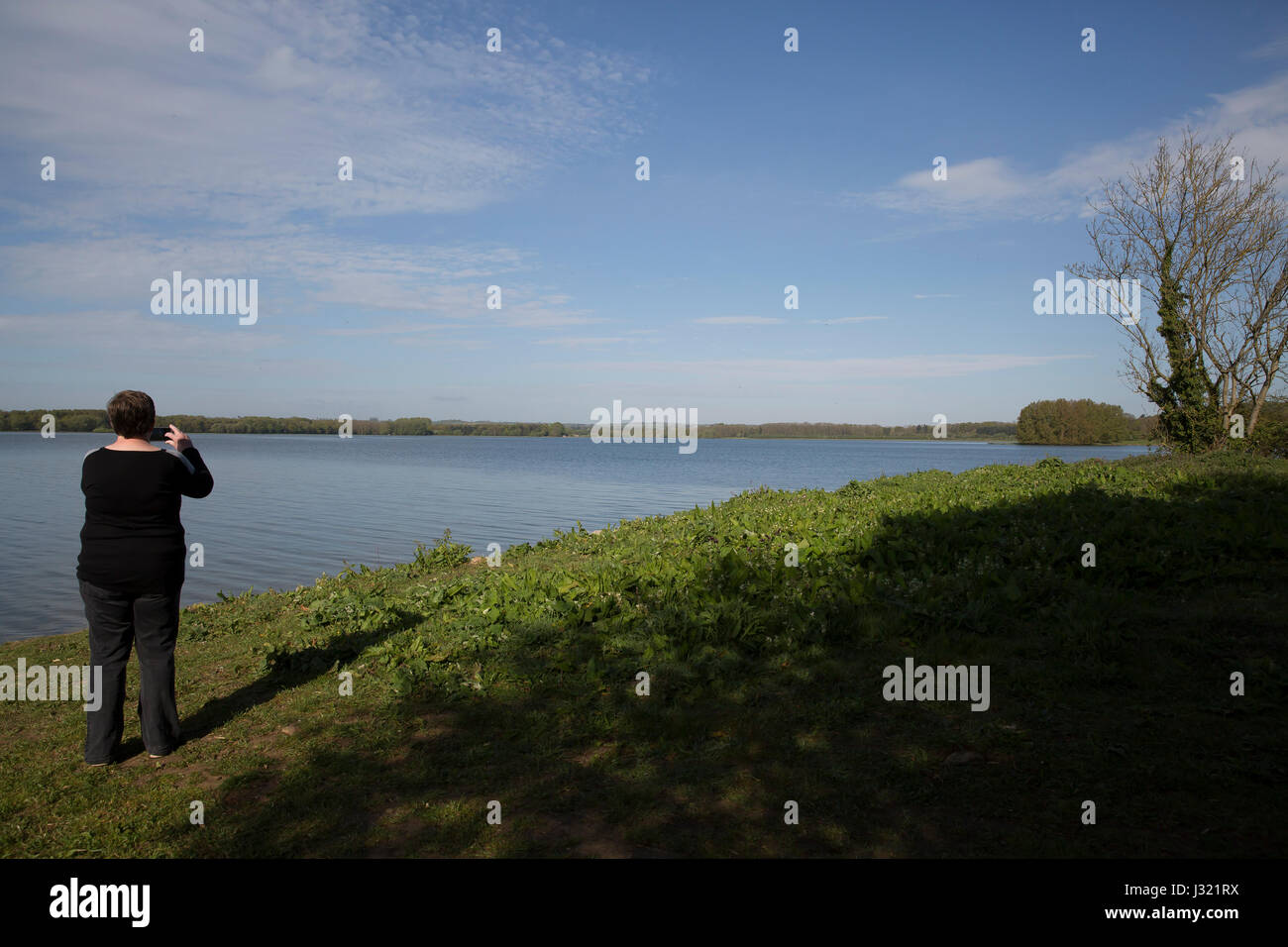 Rutland Water, UK. 2nd May, 2017. UK Weather. Blue skies over Rutland ...