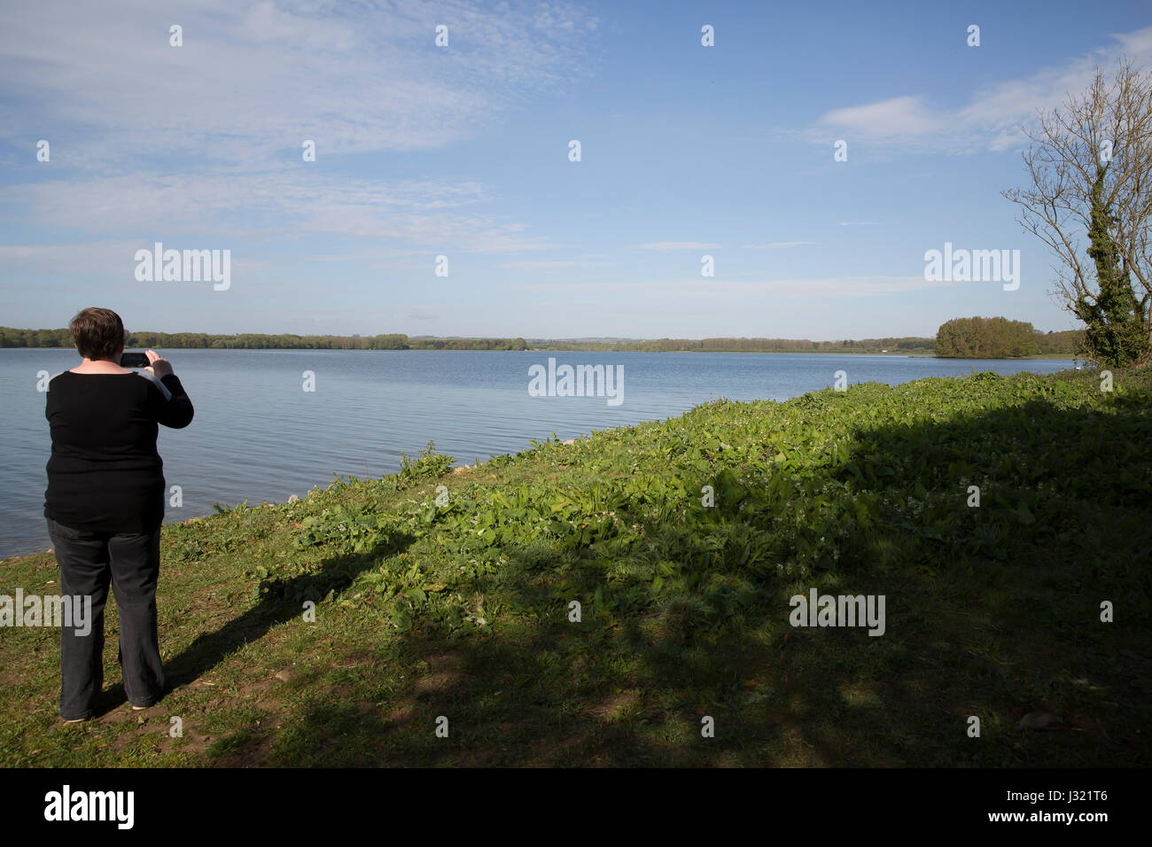 Rutland Water, UK. 2nd May, 2017. UK Weather. Blue skies over Rutland ...