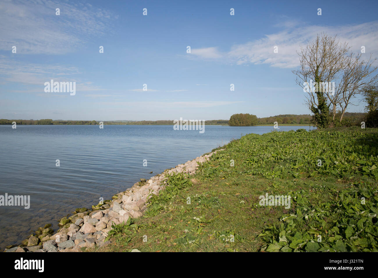 Rutland Water, UK. 2nd May, 2017. UK Weather. Blue skies over Rutland ...