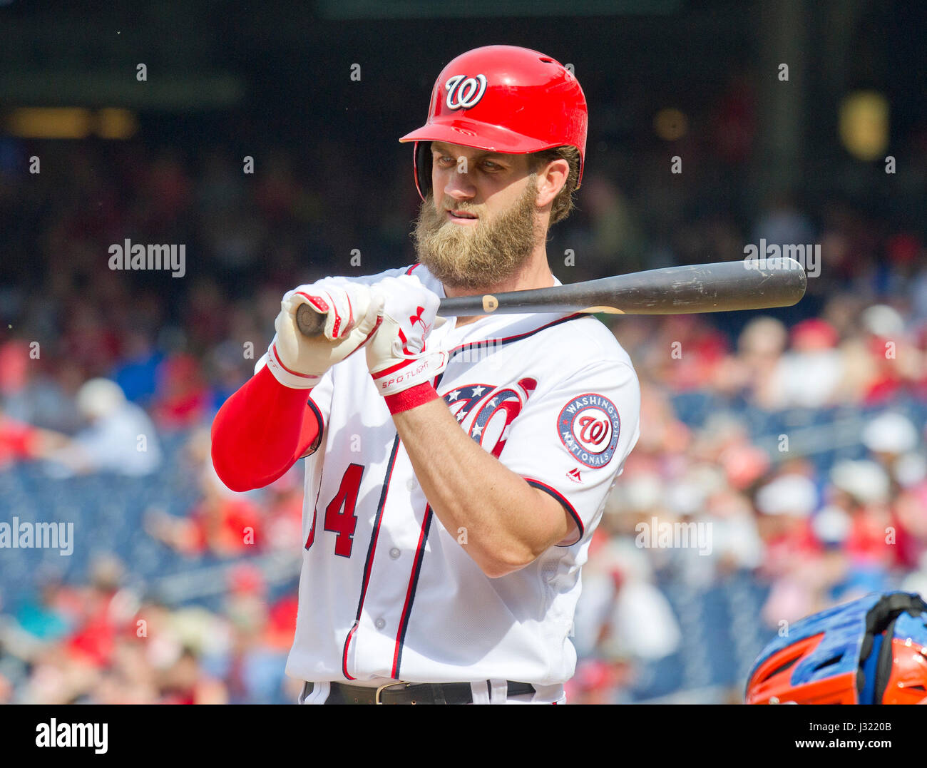 Washington Nationals right fielder Bryce Harper (34) bats in the sixth ...