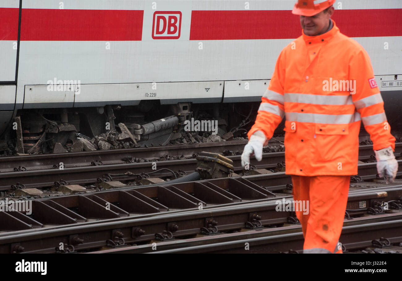 Dortmund, Germany. 2nd May, 2017. A derailed intercity express (ICE ...