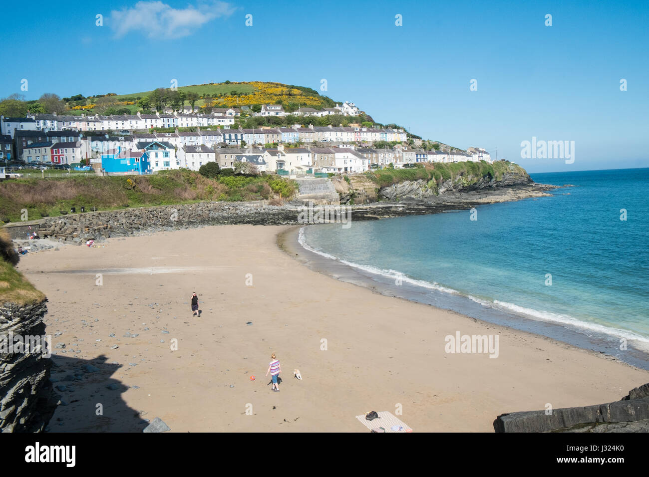 Cardigan Bay, Wales, UK. 2nd May, 2017. After the crowds of Bank ...