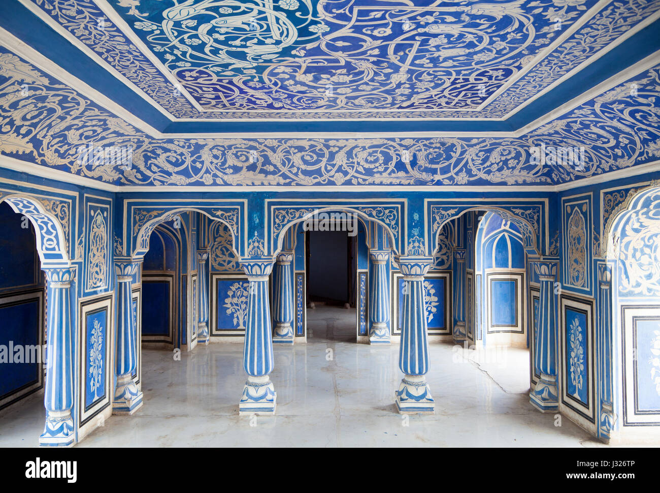 The "Sukh Nivas" (Hall of Rest) on the 2nd floor of the Chandra Mahal ...
